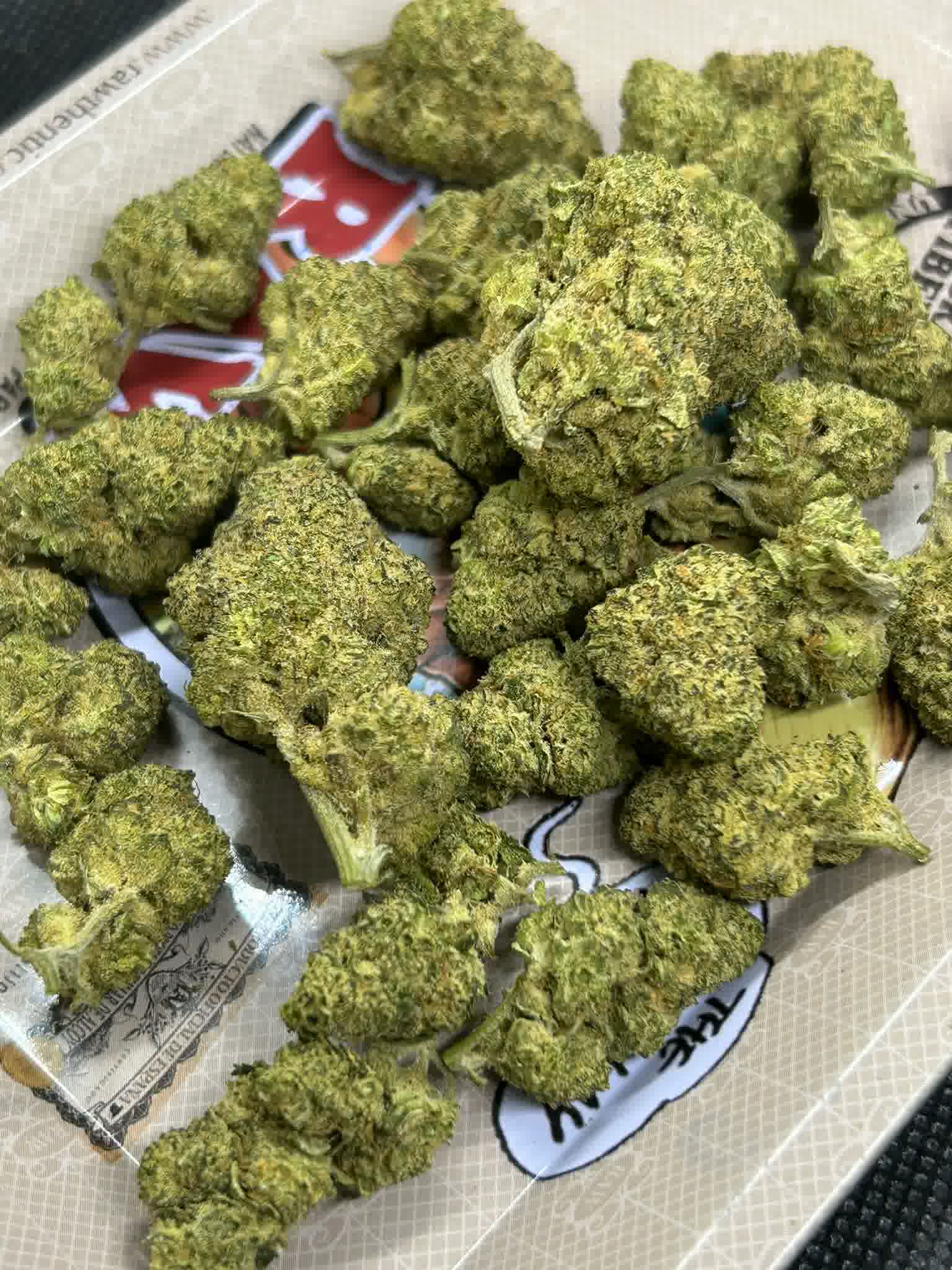 Glitter Bomb Weed Strain - Buy in Thailand | Bangkok, Phuket